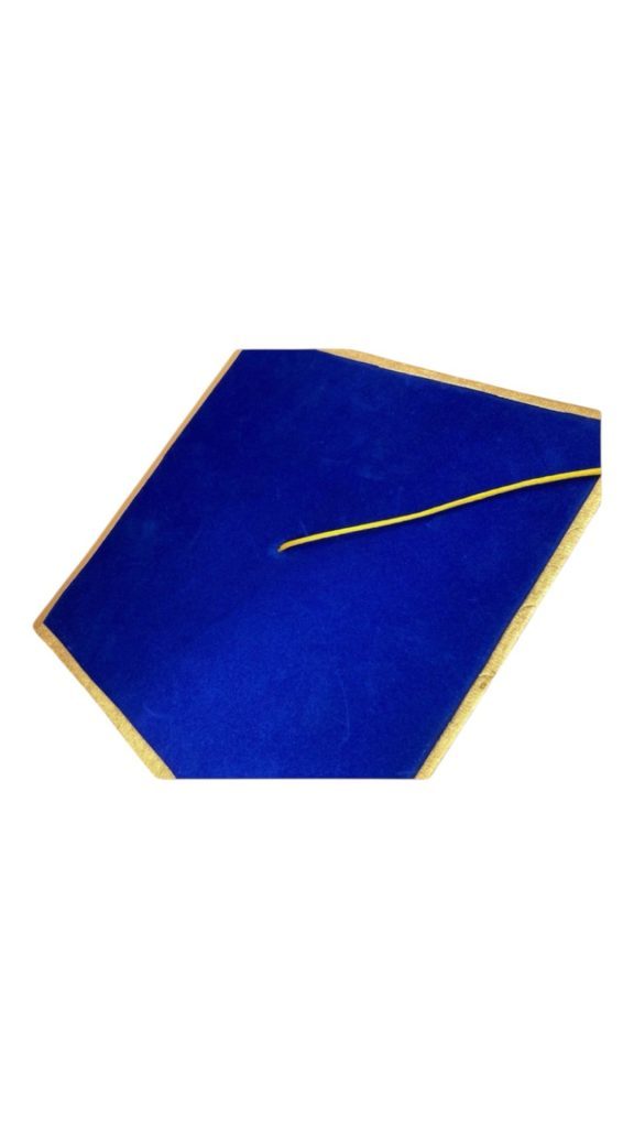 Birrete de Graduación Azul Rey Terciopelo – Cotillon y Cocina